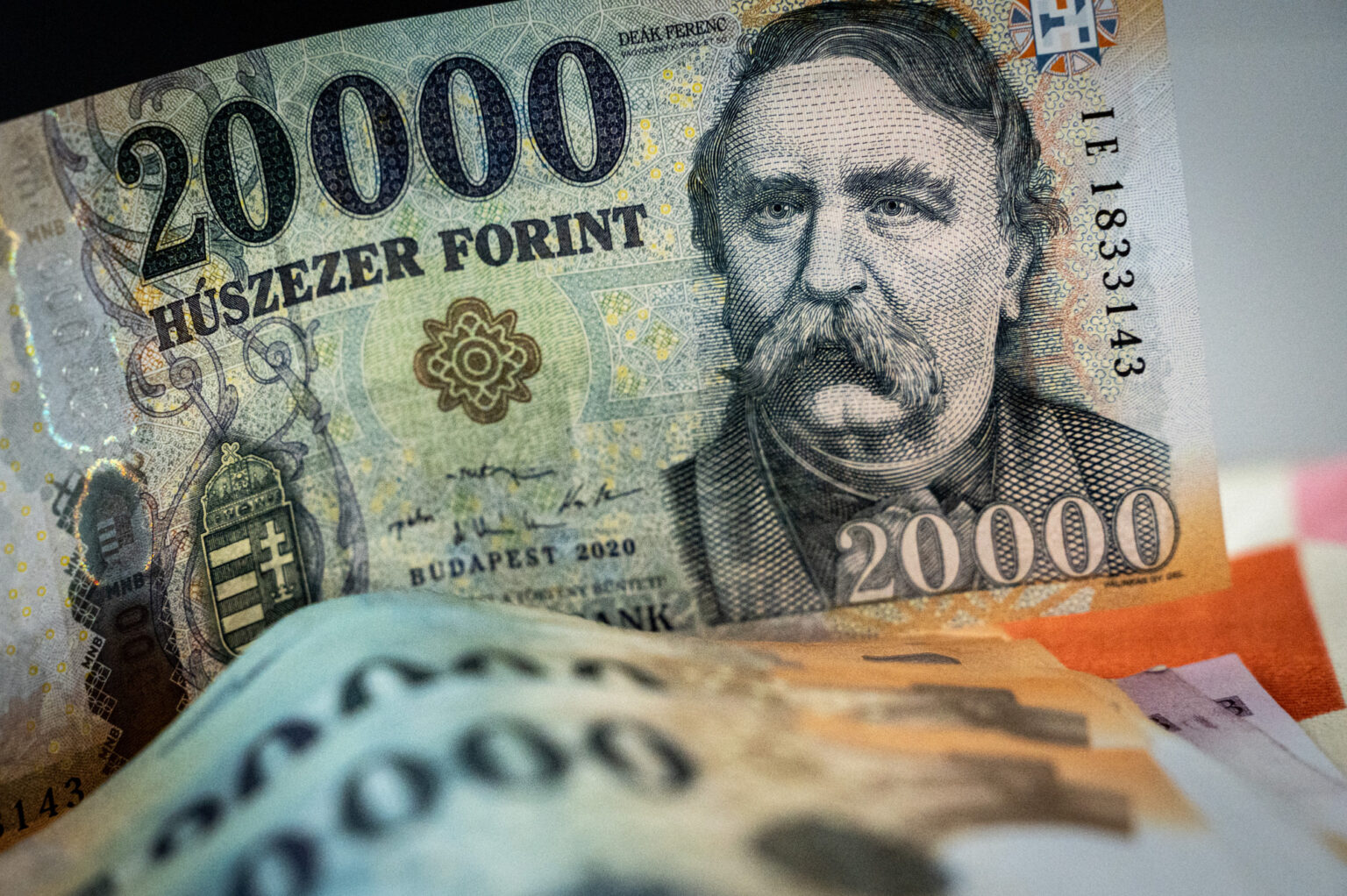 Itt az új 20 ezer forintos, így lehet hozzájutni: